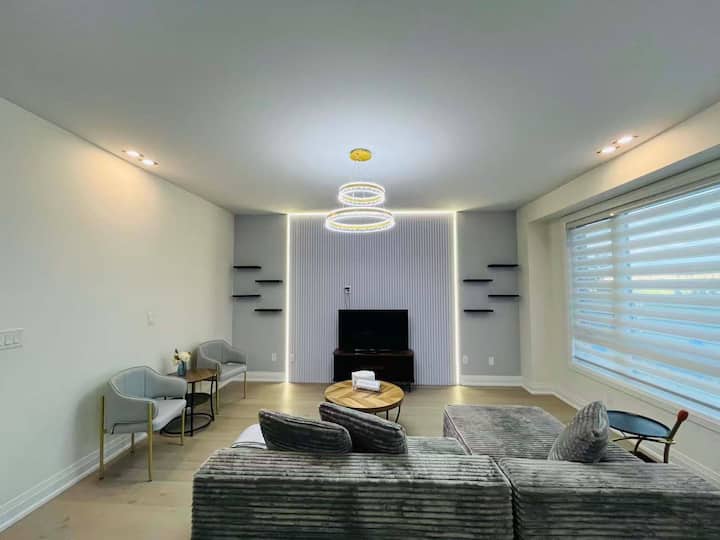 South Barrie Escape Near Go Station & Shops - Innisfil