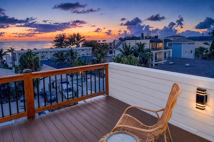 Old Florida Cottage / Rooftop Loft / Gulf Views - Bradenton Beach, FL