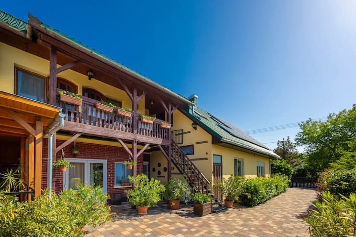 Csenge Apartman - Balatonlelle