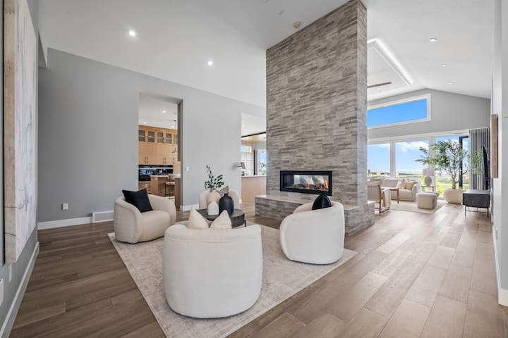 The Grand Luxe - 7000 Sq Ft 5 Br Home W/ 360 Views - Canada