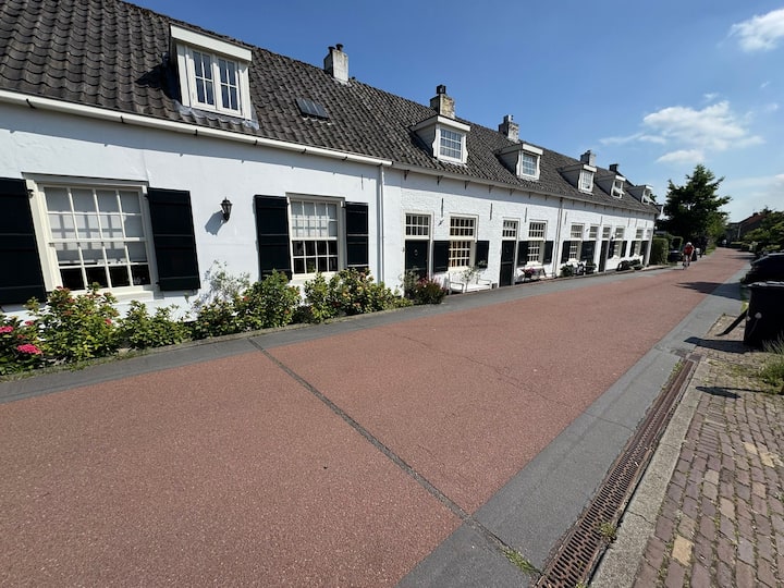 Charmant Rijksmonument Aan De Vecht, Aan Het Water - Breukelen