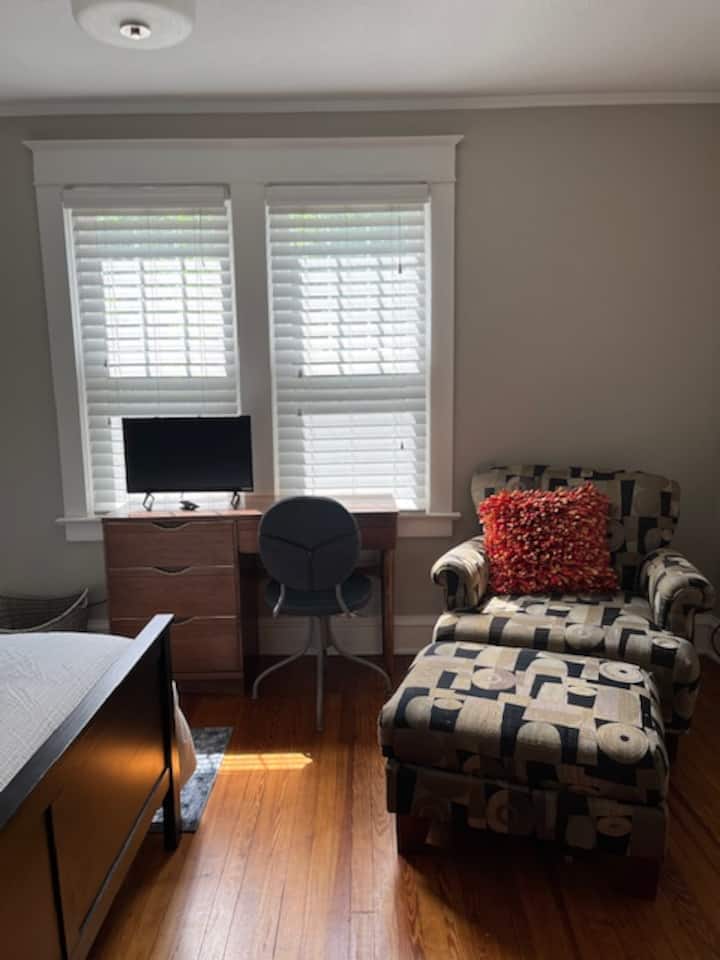 West Plaza Private Room And Bath In Kc Shirtwaist! - Kansas City, KS