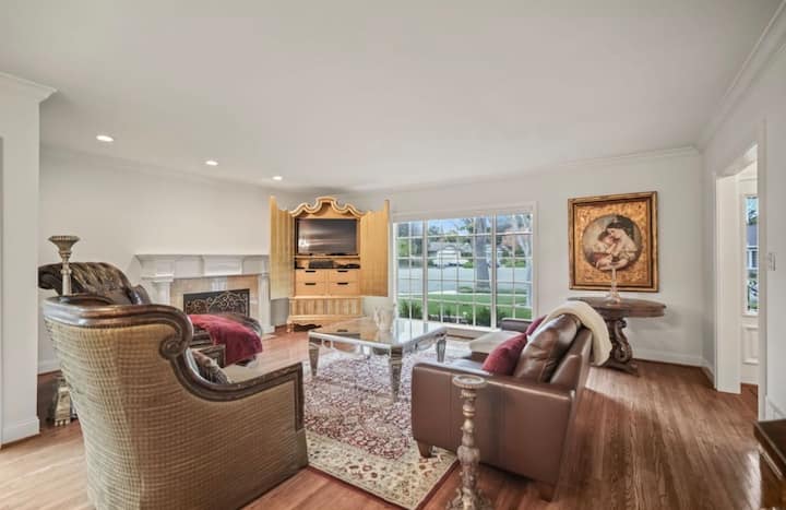 Modern 3 Bed 2 Bath | King Bed | Pool & Jacuzzi - San Jose, CA