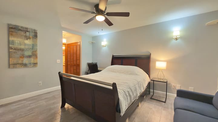 University Airbnb Master Room - Oviedo, FL