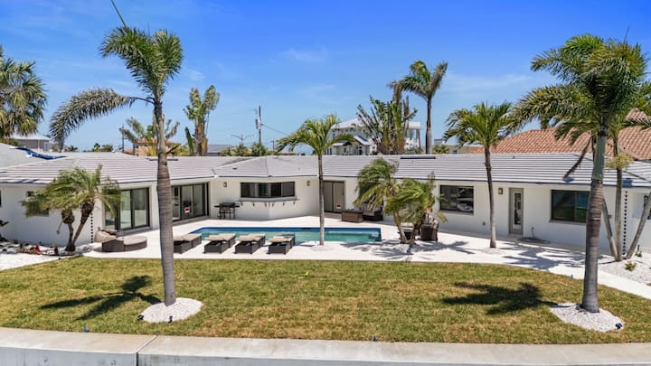 Treasure Island Waterfront Oasis With Dock & Pool! - Treasure Island, FL