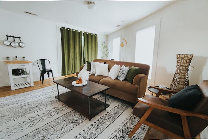 Easy Walk To Downtown Mall, Cozy Bohemian Digs! - Charlottesville, VA