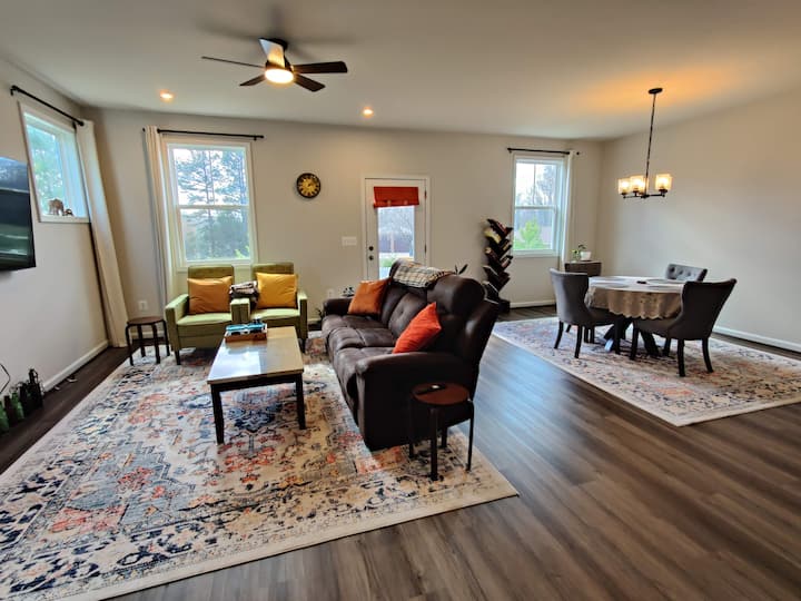 Peaceful & Home With Home Gym & Deck - Fredericksburg, VA