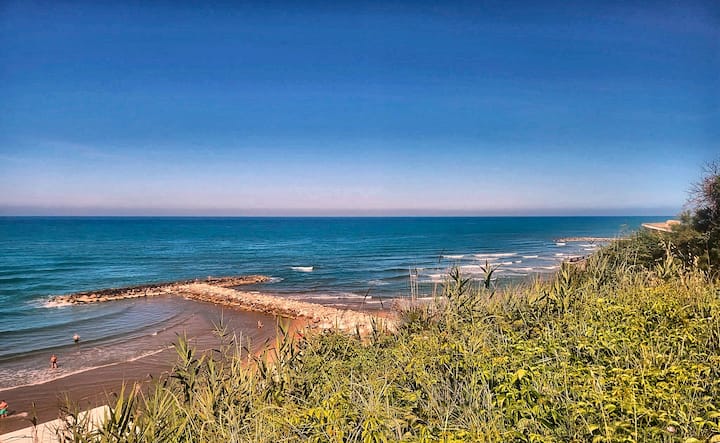 A 250 M Dal Mare, Balcone E Treno Per Roma - Anzio