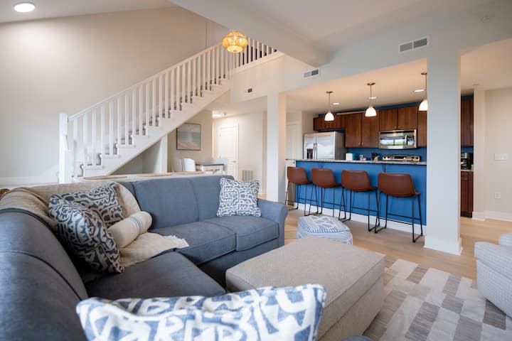 Grand Haven Family Retreat | Game Loft Sleeps 10 - Grand Haven, MI