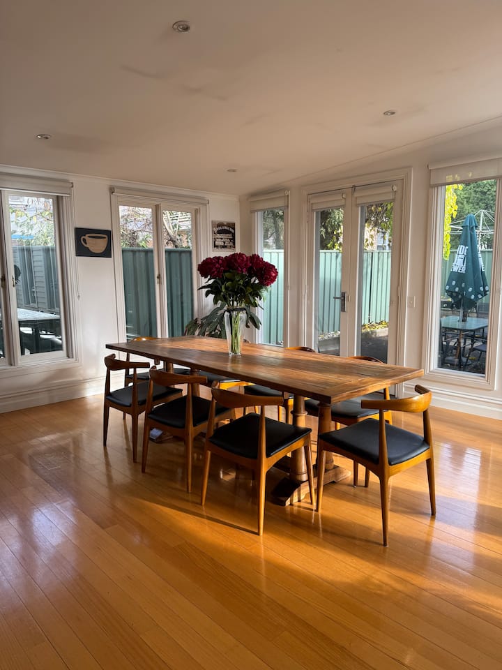 Spacious Self Contained House Walking Distance-cbd - Bendigo