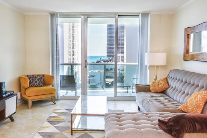 Holywood Chic By The Ocean W/pool/gym/beach Access - Hollywood, FL