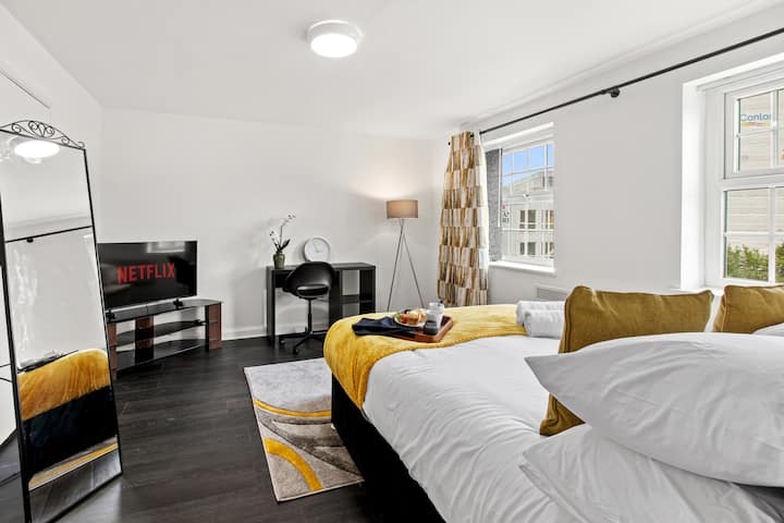 Studio Flat: Long Stay, Relocators, Professionals - Warrington
