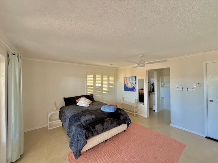 Ensuite Room W Balcony Walk To Mooloolaba Beach - Sunshine Coast