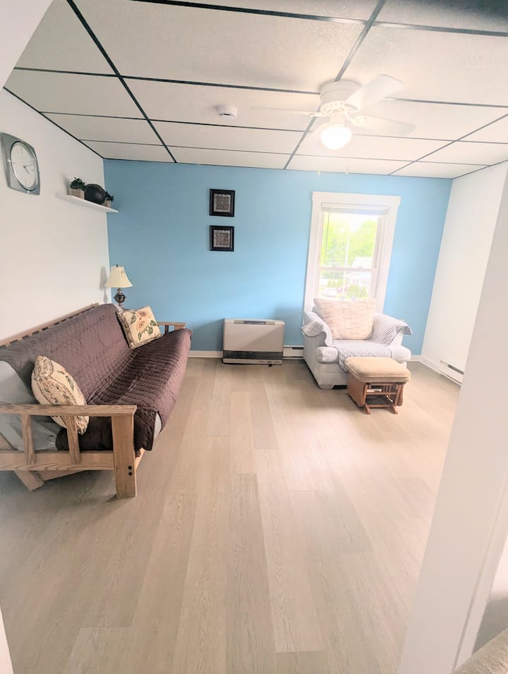 Pet Friendly Newly Updated Loft Bedroom Apartment - Kennebunkport, ME