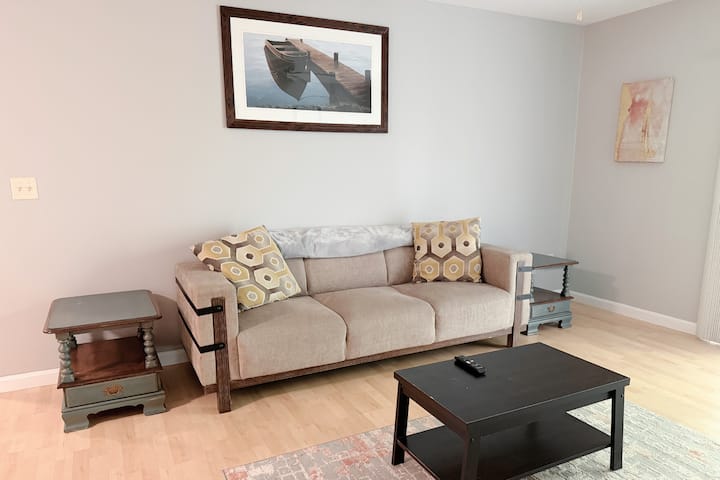 Comfortable 2br For Longer Stays | Balcony + Gym - Connecticut