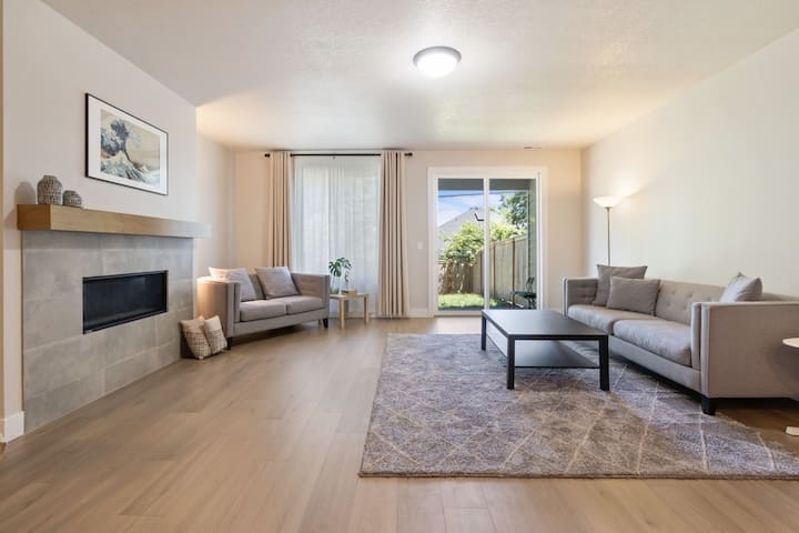 Spacious West Linn Mid-term Retreat - 3br & 2.5ba - Happy Valley, OR