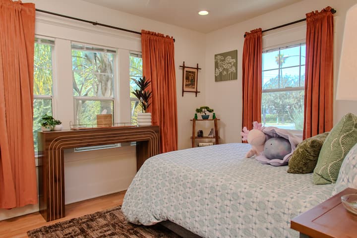 Old Town Nest At Bungalow Haven - Altadena, CA