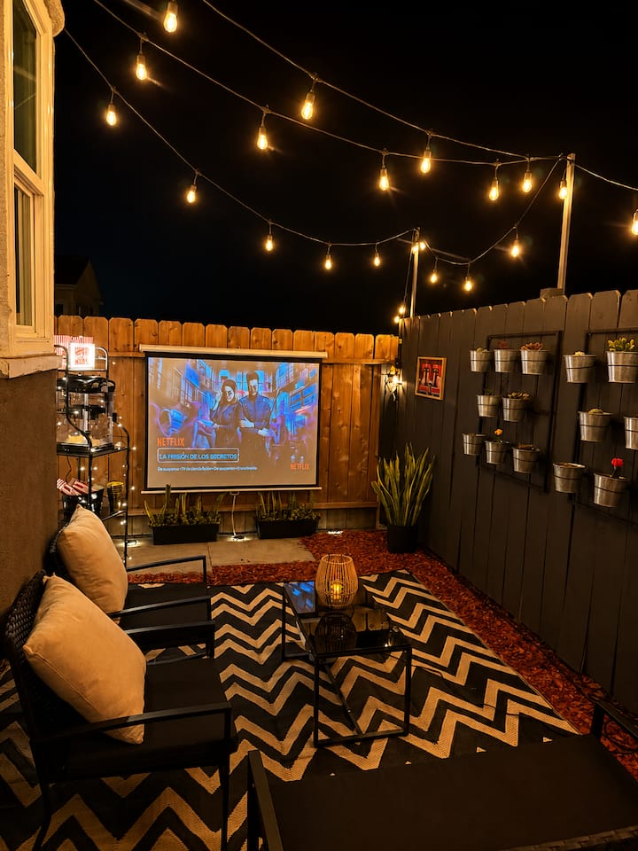 Industrial Home + Outdoor Cinema | Dt Chula Vista - 출라비스타