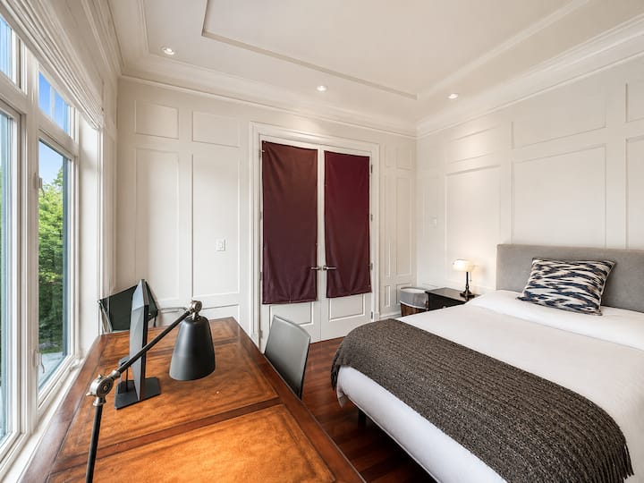 Double Bed 6 - Vancouver