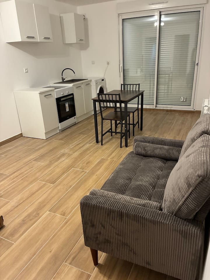Beautiful 45 Meter Square Apartment - Arpajon
