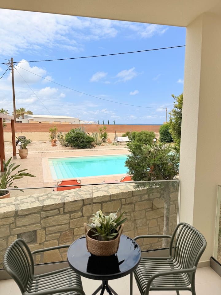Luxury Triple Apartment-poolview, Partial Seaview - Grèce
