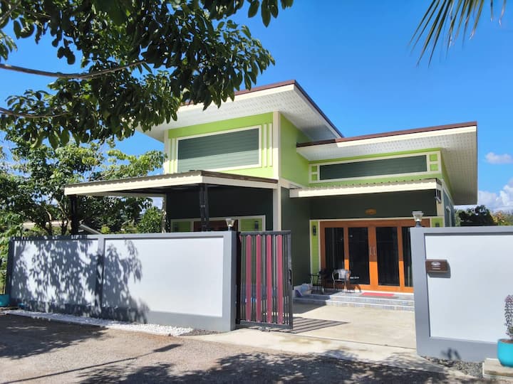 Baansuan Pool Villa 4+breakfast - 甲米