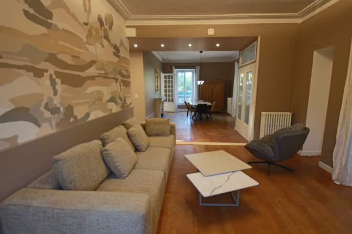 Appartement 200m², 4 Chambres Avec Parking - 엑쓰 레 방