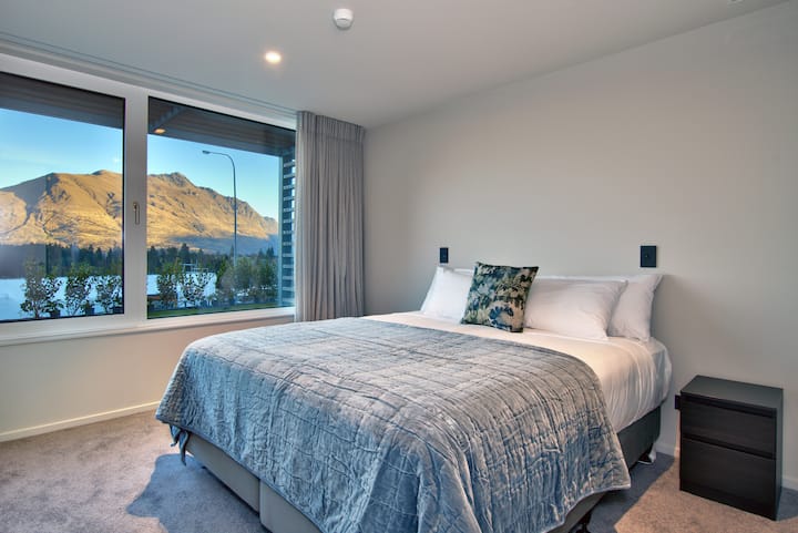 Wakatipu Perspective, Brand New! - Queenstown