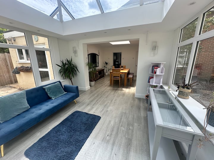 Charming Woodland Cottage Retreat | Near Cobham | - Dorking