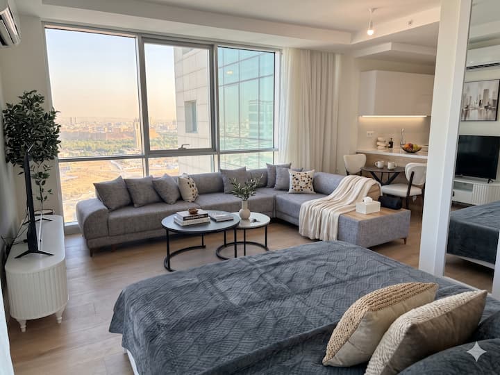 Panoramic Vista Modern Luxe City&park View Studio - Iraq