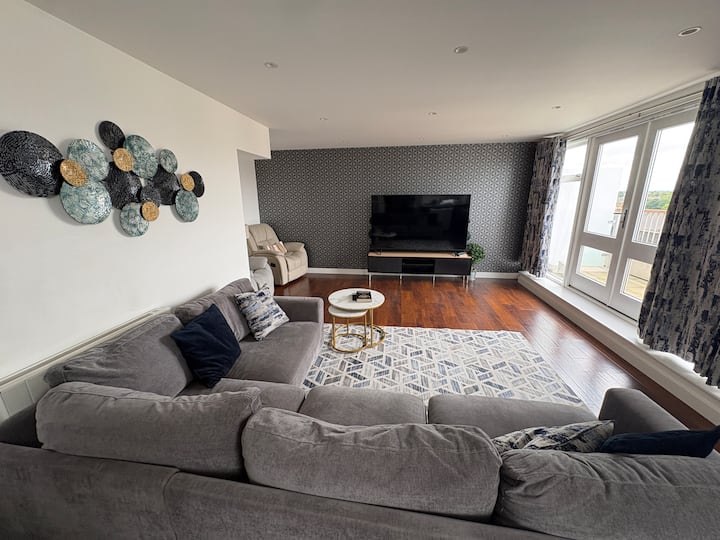 Amazing Penthouse Flat - Slough