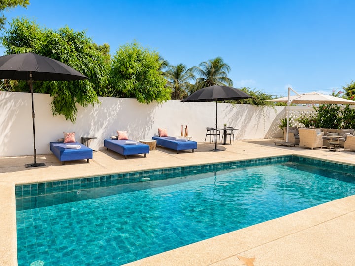 Blue Lagoon Beach Pool & Ocean View Villa - Senegal