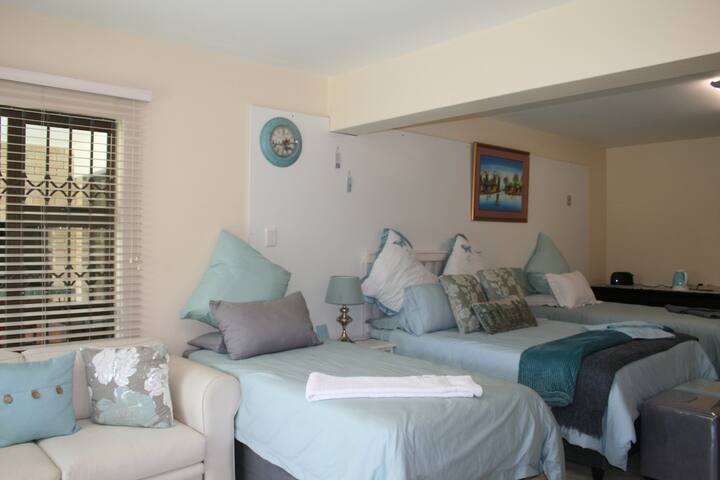 Amber Bed & Breakfast - Family Room (5 Sleeper) - East London, South Africa