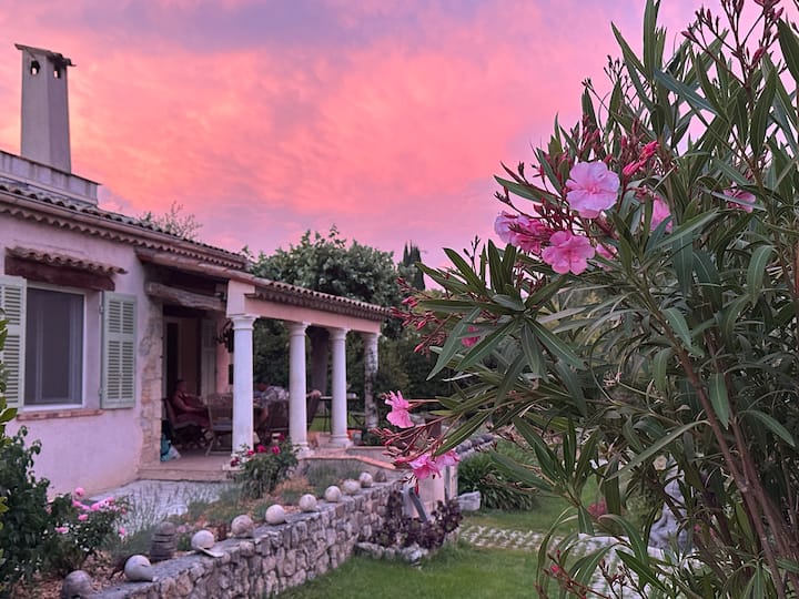 Charmante Villa Provençale Avec Piscine - Roquefort-les-Pins