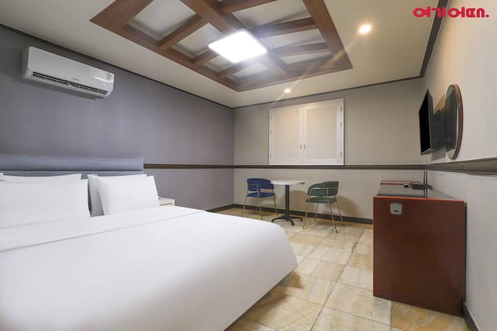 [Deokcheon Stn] Spacious Room With Large Bathtub 2 - Busan
