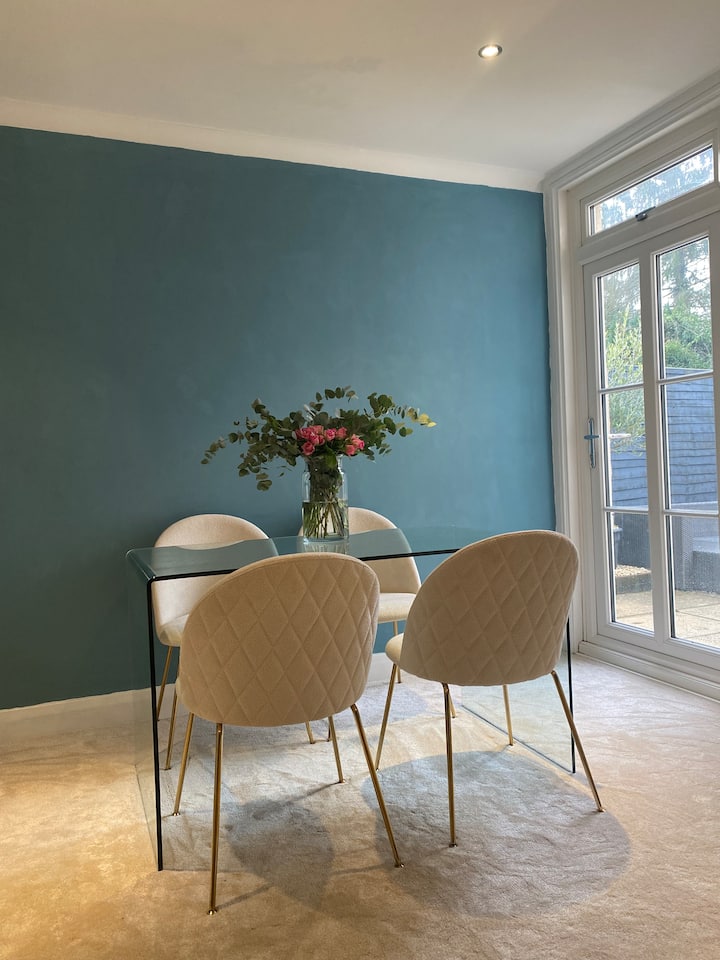 Stunning Family Home - Guildford - Woking