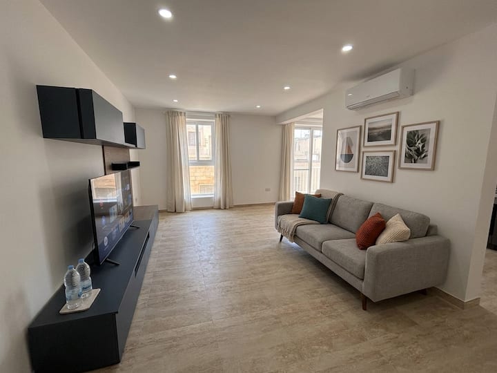 Modern 3br/3ba St Julian’s Stay Near Sandy Beach - Malta
