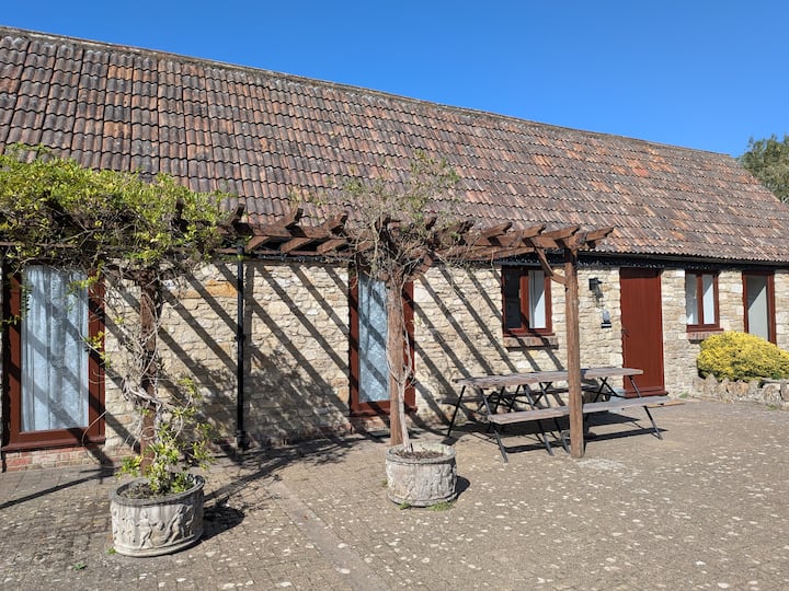 3-bed Cottage  2 Bathrooms  15 Acres  Parking - Frome