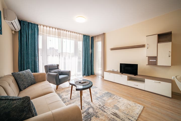 Modern Greek 2br Suite Near Summer Theatre - Veliko Tarnovo