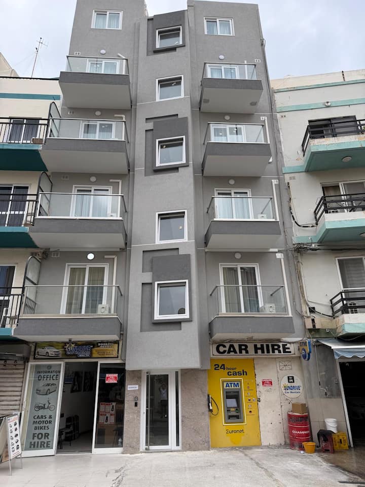 Seaview 2 Br Apt  - Next To Bus Terminal - Málta