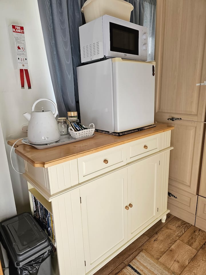 2 Bed Family Friendly Apartment - Bridgend
