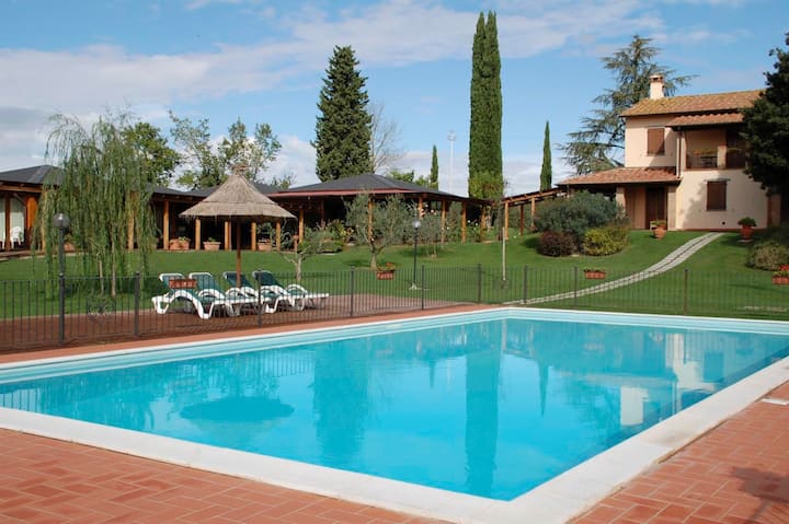 Residenza Indipendente 26+8 Posti Vicino Al Lago - Castiglione del Lago