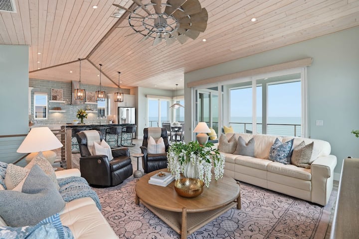 New! Beachfront, Heated Pool, Hot Tub & Golf Carts - North Captiva Island, FL