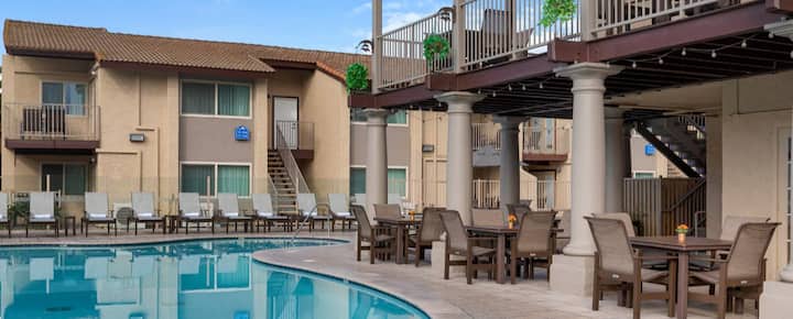 Amazing 3bd In Dolphin's Cove - Santa Ana, CA