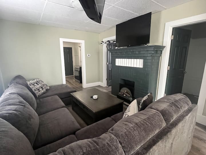 Peaceful 2br Retreat With Hot Tub - Medicine Hat