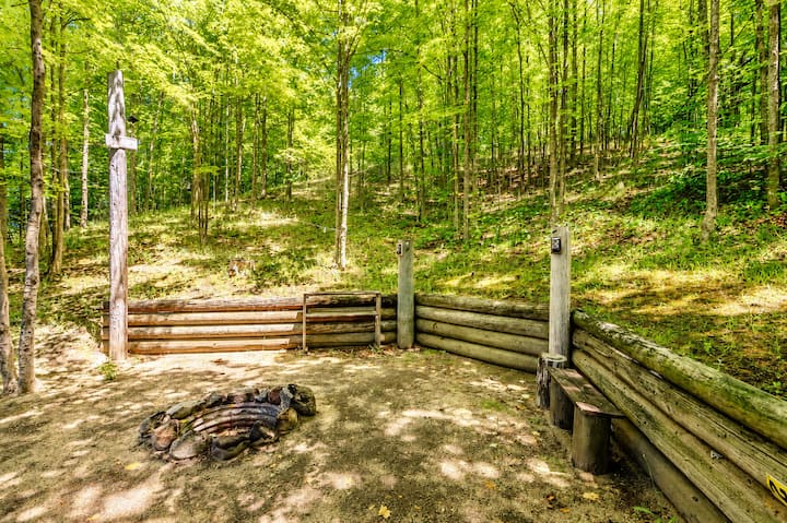 Bingham House | Epic Fire Pit + Near Beach - Shady Lane Cellars, Suttons Bay