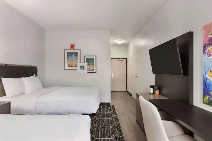 2 Queen | La Quinta Dothan | Group Stay - Dothan, AL