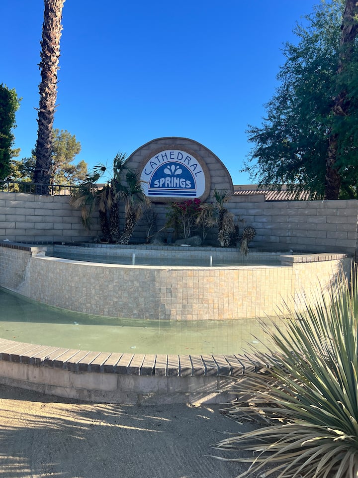 Winter Getaway In Sunny California Golf Courses! - Cathedral City, CA