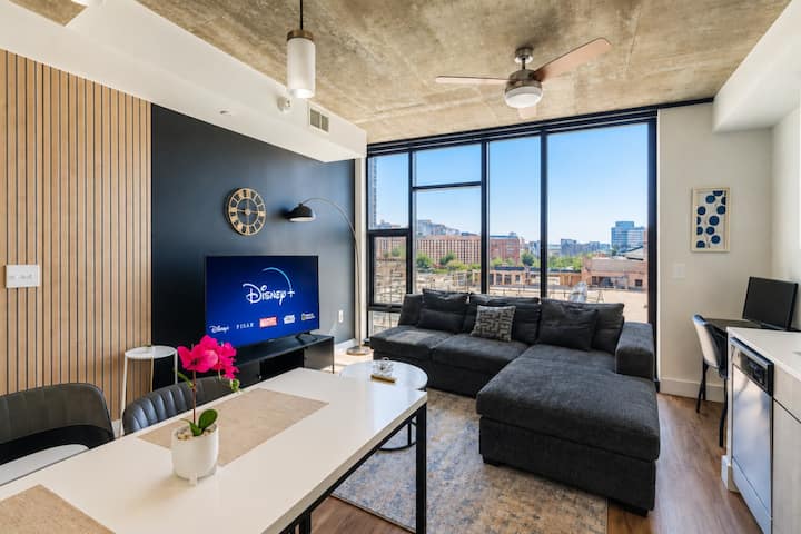 Vibrant 2br Stay | Pool, Sauna & Lounge P2 - Homewood, AL