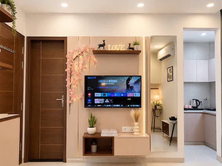 Romantic Jacuzzi Studio | Private Terrace - India